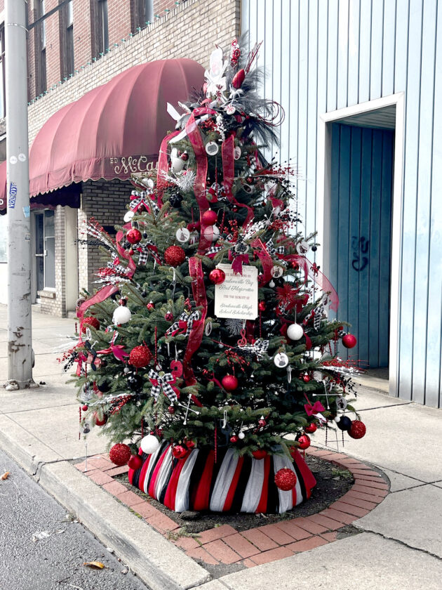 Christmas tree decorating contest held | News, Sports, Jobs - Weirton ...